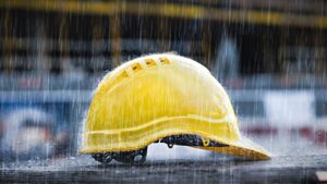 Weather Impact on Construction: Challenges & Solutions