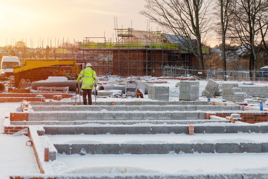 Weather Impact on Construction: Challenges & Solutions